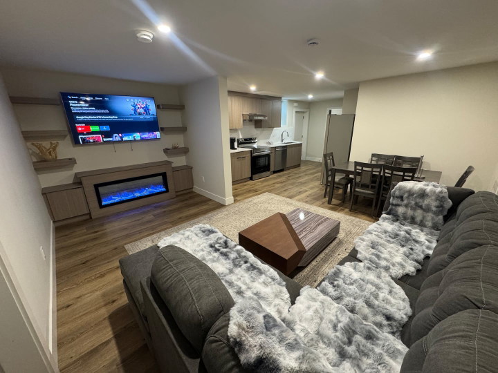 ~Peaceful 2br Suite | Fireplace & Parking - Abbotsford