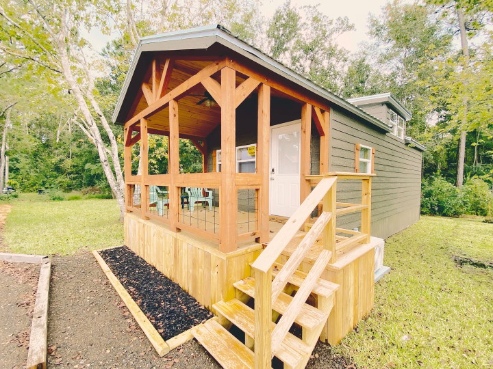 Bayside Bungalow - Cozy Glamping Cabin - Milton, FL