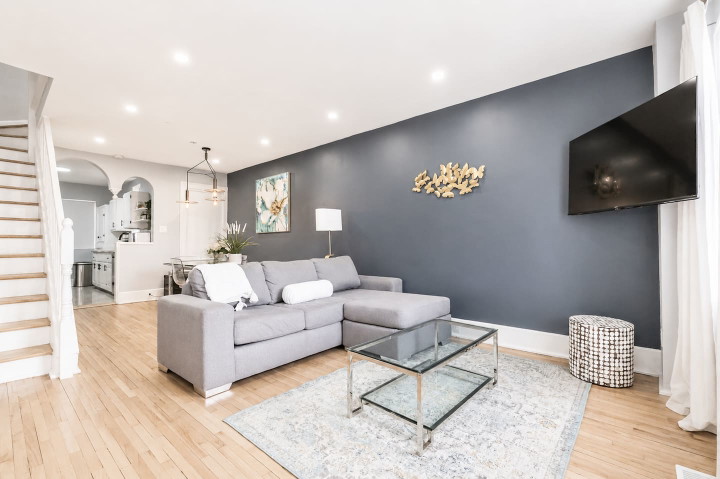 Cozy Waterfront Stay With Detroit Skyline Views - Windsor, ON, Canada