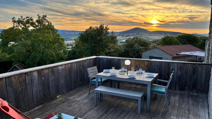 Gîte Soigné Avec Vue Et Terrasse - Issoire