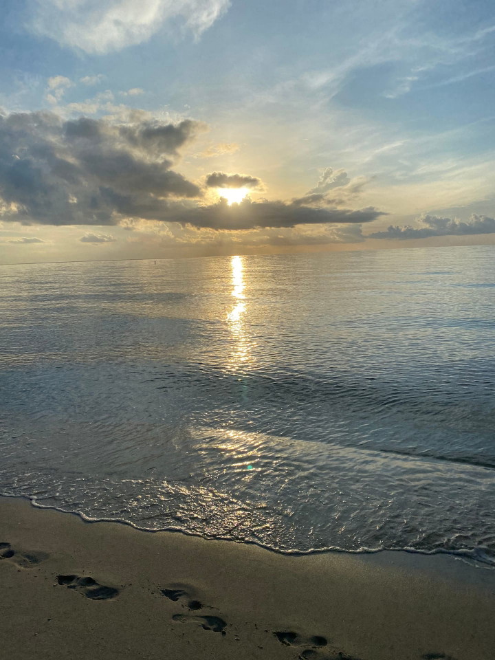 Lovely Home! Paradise At Sunny Isles Beach! 2bd/2bth Ocean View Beach Condo. - Aventura, FL
