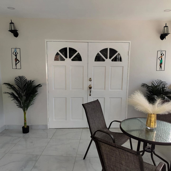 Furnished 2-bedroom Flat - 포트오브스페인