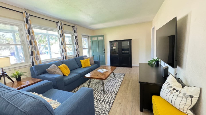 Cozy Mid-century Home, Pet Friendly - Colorado
