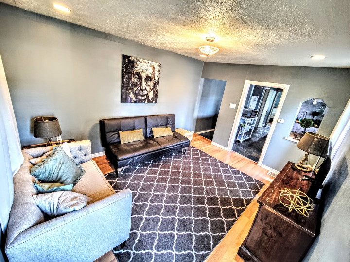 Unique Eclectic Tudor! King Bed! Private Parking! - Salt Lake City, UT
