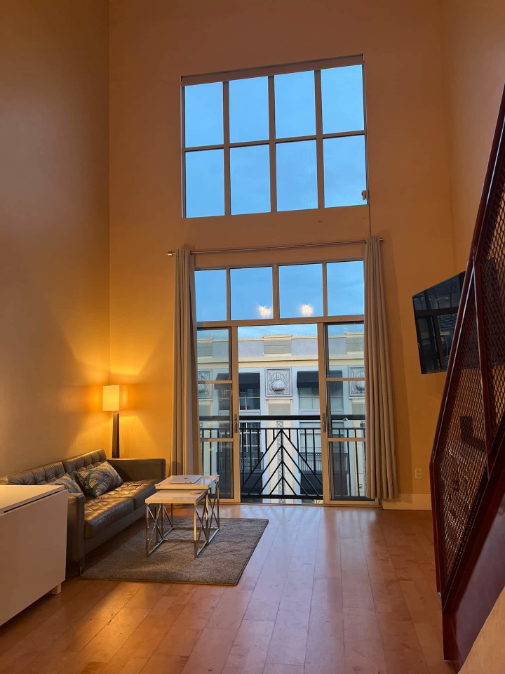 Santana Row - 2 Story Loft - 2bd/2bth (Full) - San José
