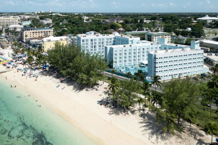 Steps To Junkanoo Beach | Outdoor Pool + Bistro - Nassau