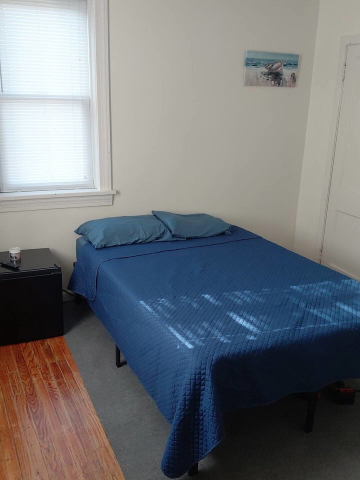 Spacious Lower Level! - Elgin, IL