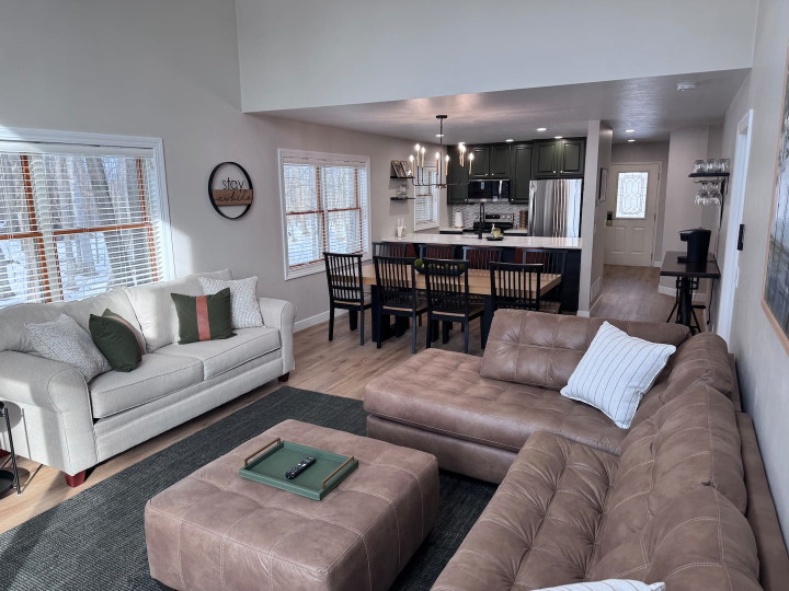 Beautifully Updated Egg Harbor Townhouse In Town! - Wisconsin