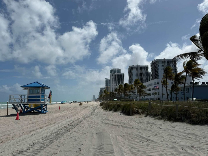 Oceanfront Escape W/ Pool View On Hollywood Beach - Hollywood, FL