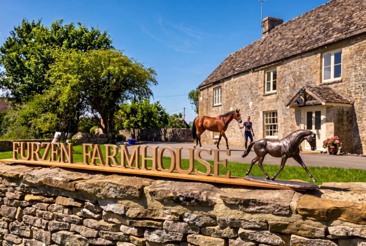 Quiet Alternative To A Hotel - Furzen Farmhouse - Cirencester