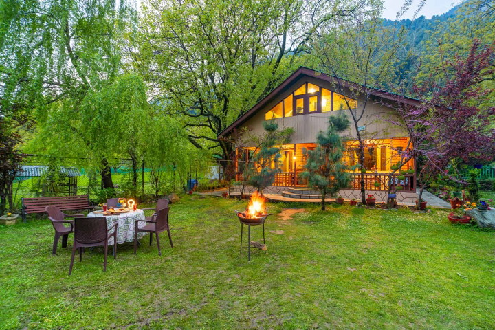 Stayvista At Walnut House W/ Bbq, Bonfire - Pahalgam