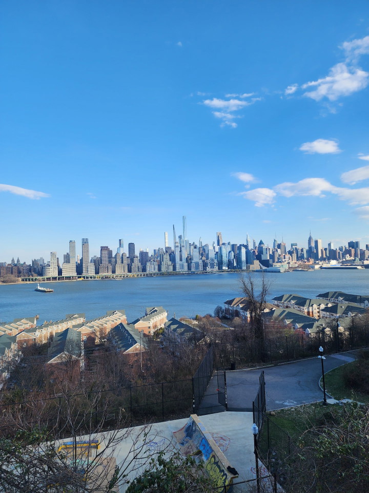 15min To Nyc By Bus  Nyc Skylight View  Laundry - New York