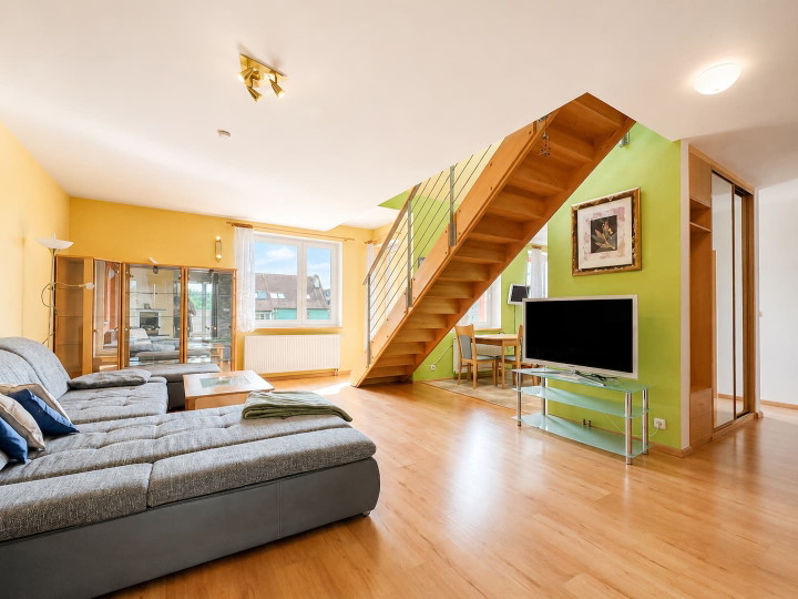 Uresova Residence, 145m2 Apartment Near Metro - Prague