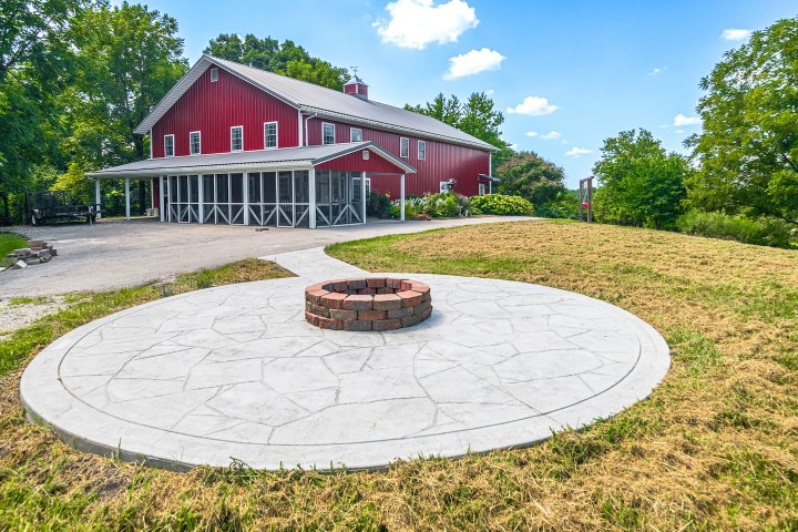 Cozy Hilltop Getaway With Beautiful View - Brown County, IN
