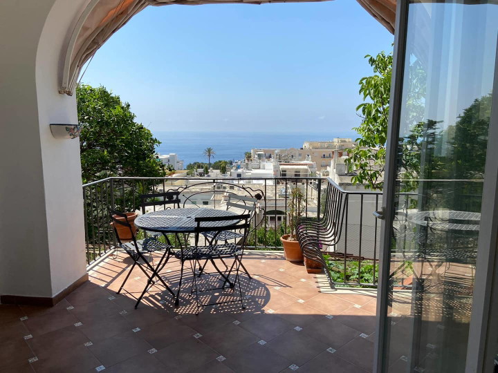 Casa Arturo Is A Very Central Capri Vacation Home - Capri