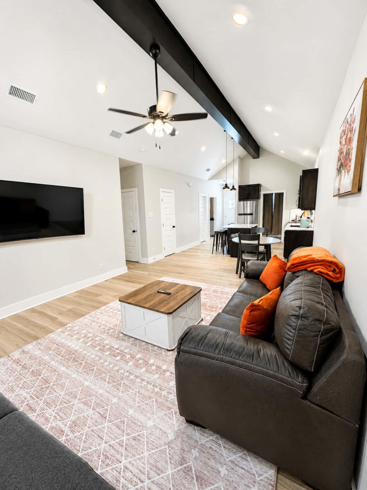 Corporate 2 Bed/2 Bath W/ Pullout Couch-sleeps 6 - San Angelo, TX