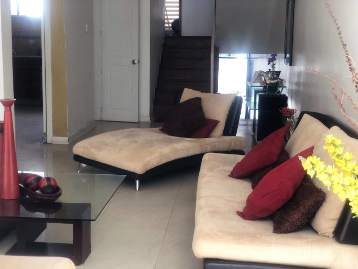 Entire House By La Carolina Park ·2 Garages ·Pets - Quito