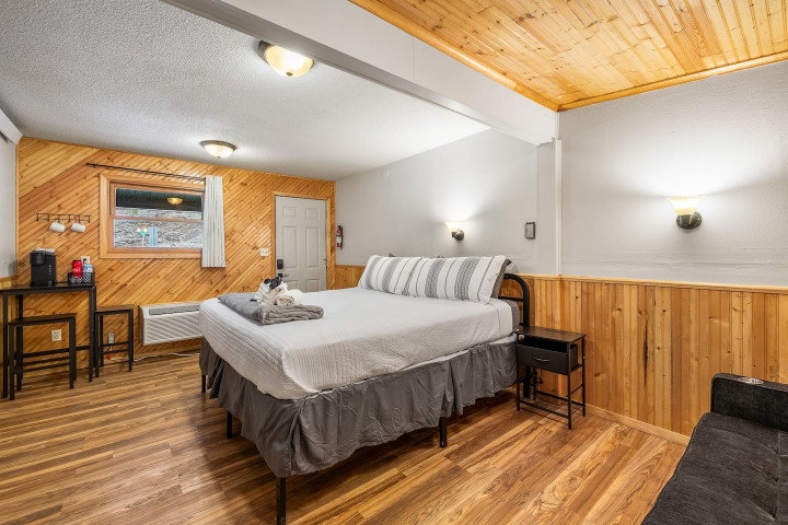 Room 19  King-size - Deadwood, SD