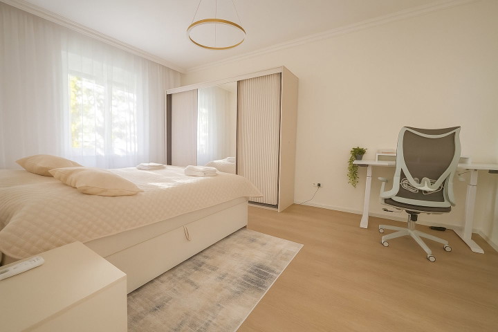 Spacious And Cozy 2br Retreat Near City Center - Bratislava