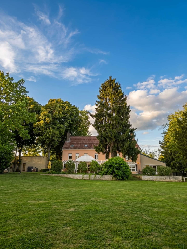 Votre ÎLot Privé Sur La Meuse Avec 20 Chambres - Ardennes