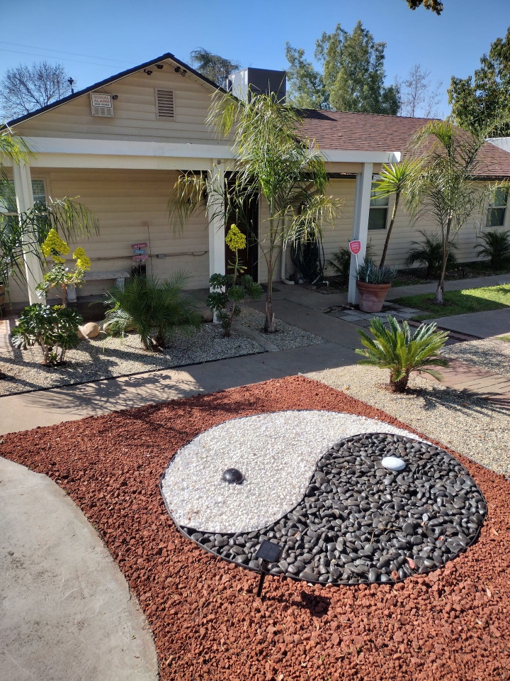 Cozy Three Bedroom Home With Many Backyard Games. - Fresno, CA