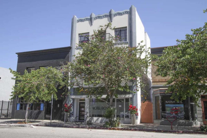 Near Alamitos Beach + Shared Kitchen & Bikes - Long Beach, CA