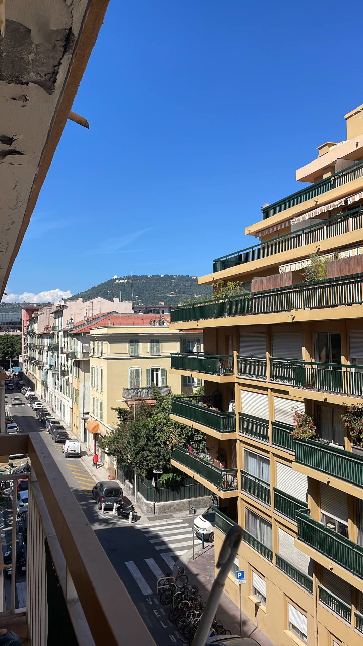 2 Pièces, Balcon & Parking  à 10 Min Du Port - Nice