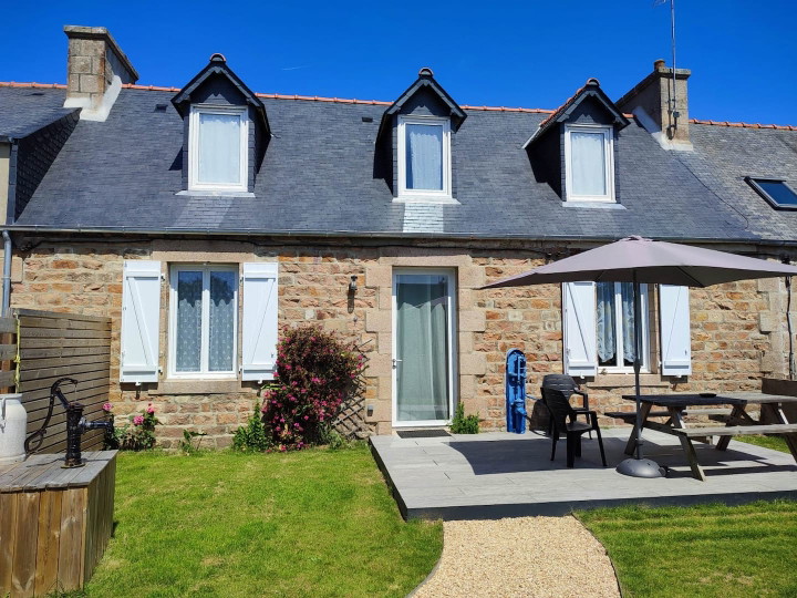 Maison Traditionnelle Avec Jardin Ensoleillé - Trégastel