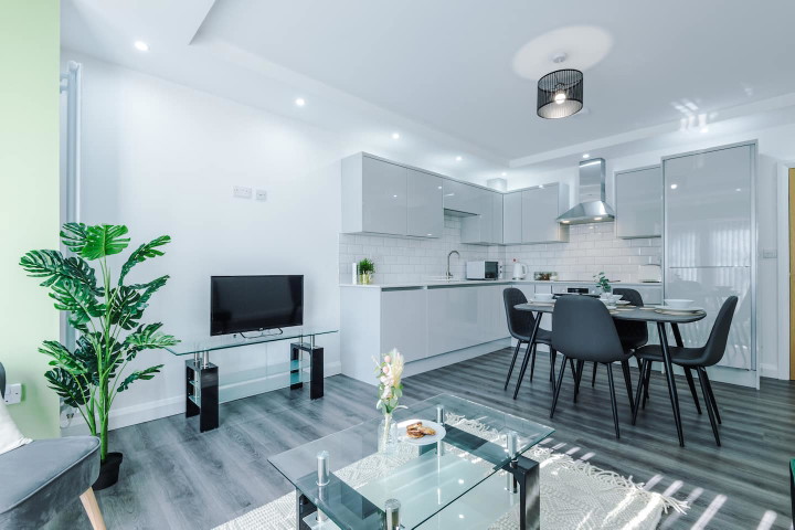 Didsbury Village 2 Bed Apartment | Gated Parking - Stockport