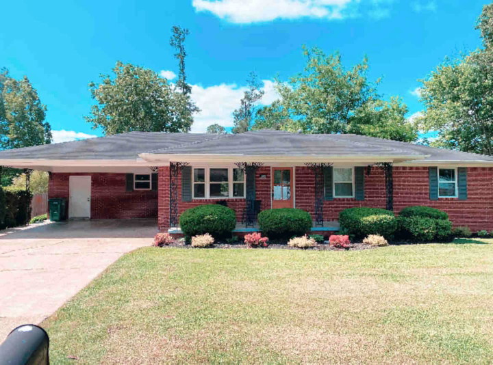 The Bristow Bungalow - Great Location & Backyard - Mississippi