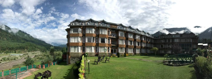 Deluxe	Room - Pahalgam