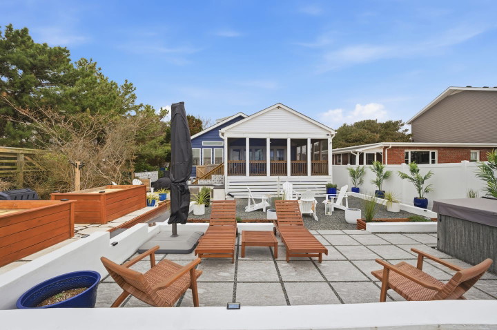 The Sandcastle-large Patio And Deck On The Beach - Norfolk, VA