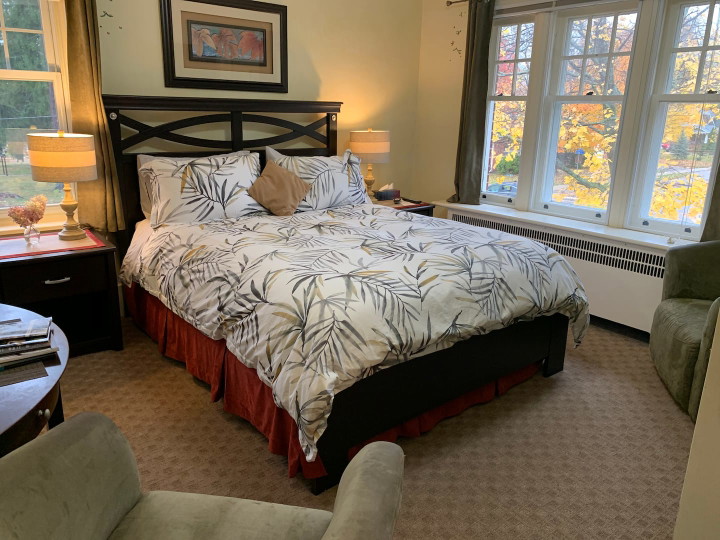 Elm View Room, The Inn On Bay- A Boutique Inn - Bracebridge