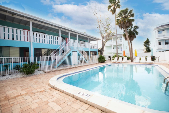 Coastal Condo W/pool,walk To Dining, Dogs Welcome! - Indian Rocks Beach, FL