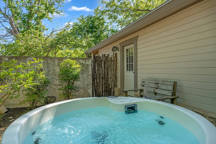 Bowie Cottage | Hot Tub | Great Location - Fredericksburg, TX