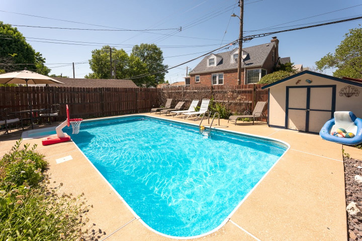 5br Retreat | Pool, Hot Tub & Game Room - Kirkwood, MO