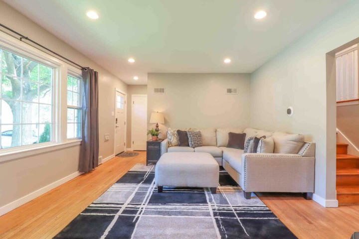 Cozy Comfort In Central Champaign - Champaign, IL