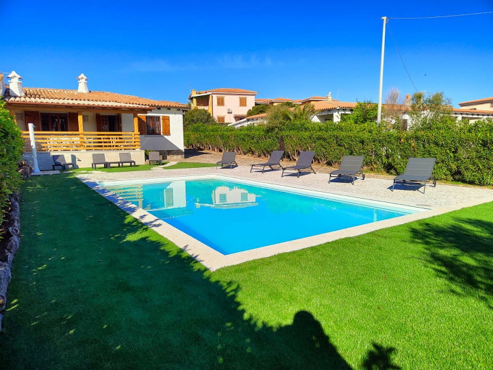 Villa Independiente Con Gran Jardín Y Piscina A 50 Metros Del Mar. - Sardinia