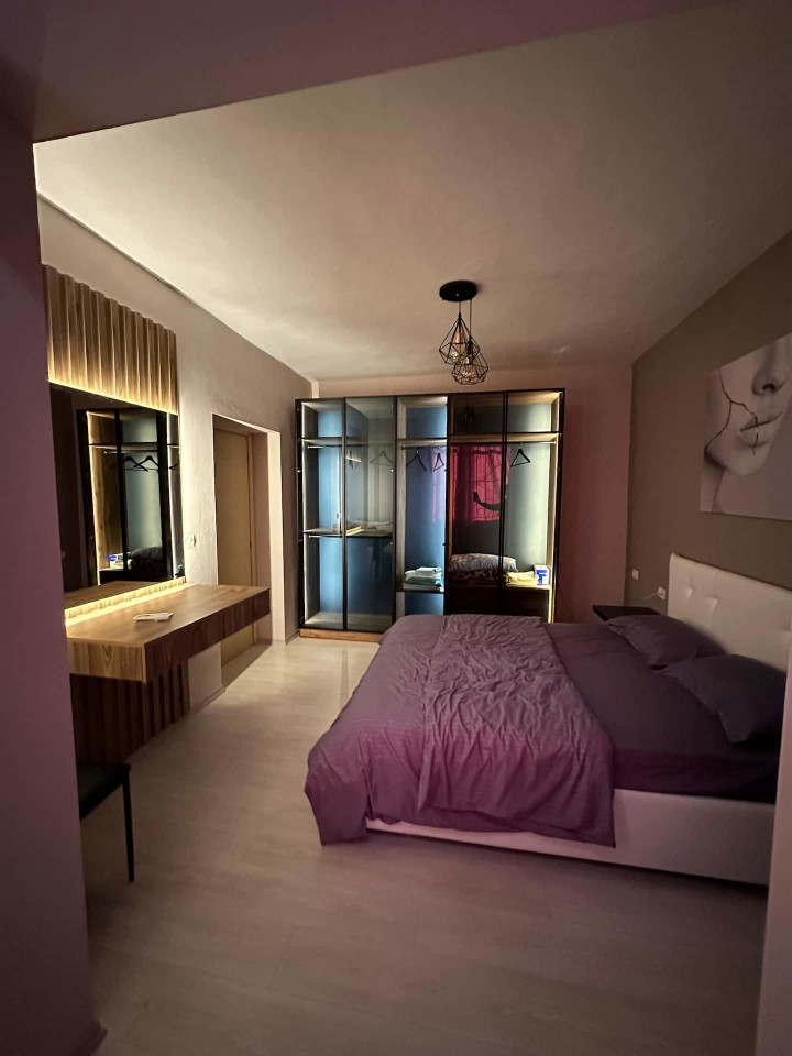 Appartement Moderne En Plein Centre - Tirana