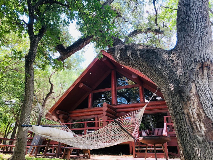 Waterfront Cabin W/ Stunning Lake Views & Porch - Lake Buchanan, TX