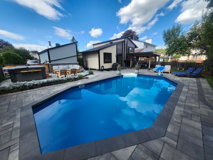 *Heated Pool House By The Water + Hot Tub* - Ottawa