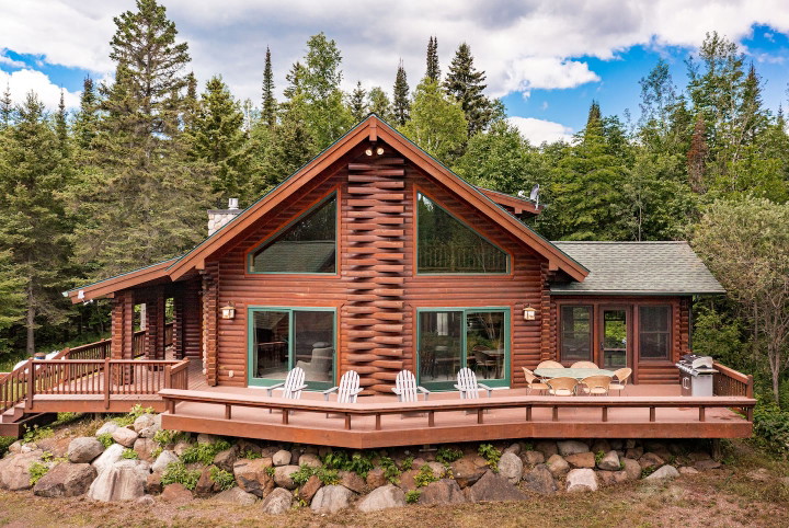 Authentic Up North Log Cabin With Modern Comforts - Lutsen, MN