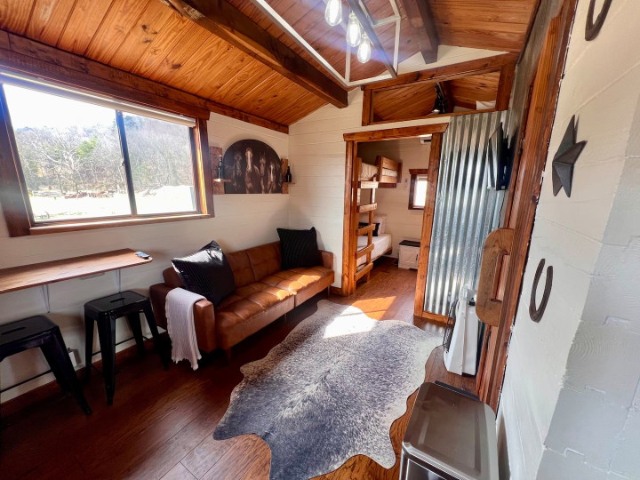 Modern Farmhouse Tiny Cabin Outside Pf & Knoxville - Knoxville, TN