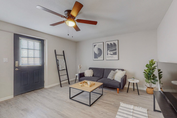 ⟫Dog Run & Courtyard 2 Bedroom Apt W/king Bed W&a - Albuquerque, NM