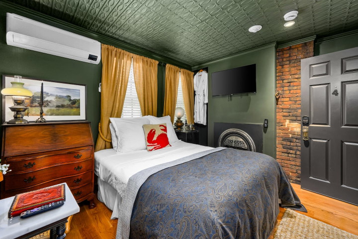The Beech Forest (Room 4), Queen, 18+ Only - Provincetown, MA