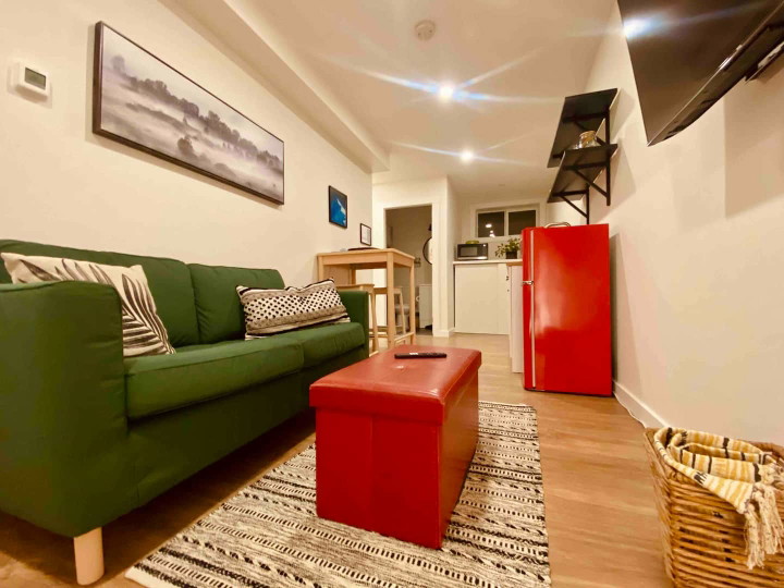 Bike & Ski Bnb - Cozy Suite & Gear Storage - Revelstoke