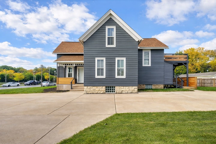 Sleeps 13  Walk To Bars  8 Parking  Wauwatosa - Milwaukee, WI