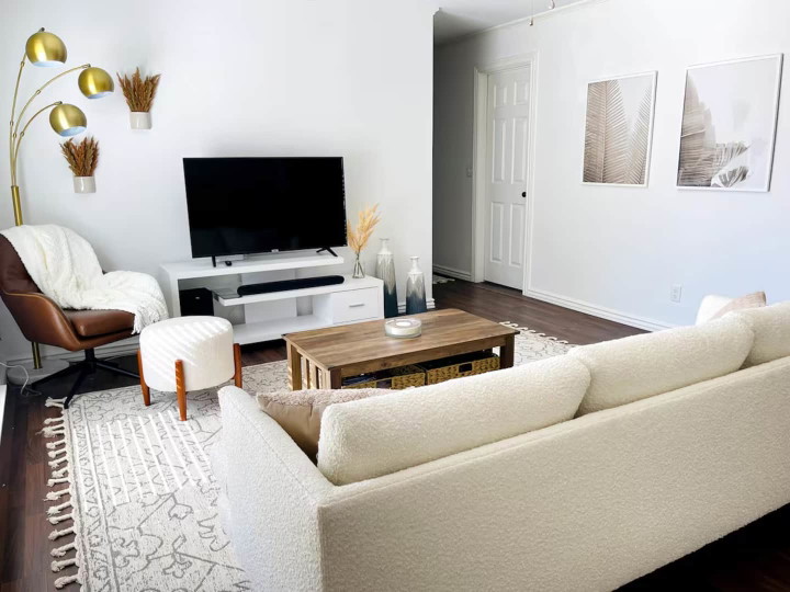 Cozy Stadium Retreat - 1mi Walk - Fayetteville, AR
