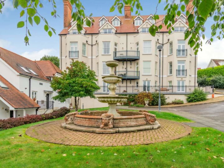 Tenby Sea View Flat With Pool - テンビー