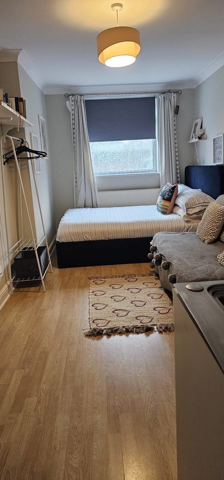 Self-contained Apartment, Double Bed, En-suite. - Cardiff